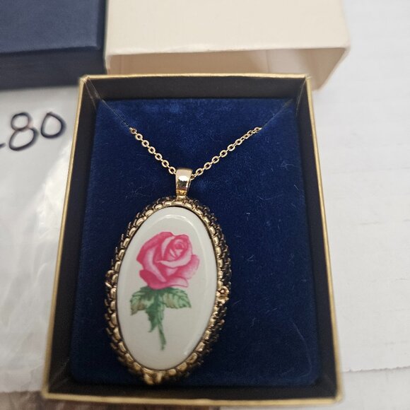 FULLER BRUSH COMPANY | Jewelry | Fuller Brush Company One Rose Neck ...